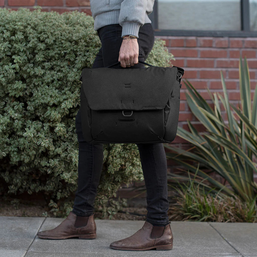 PEAK DESIGN The Everyday Messenger 13L v2 - BLACK – Looking Glass ...